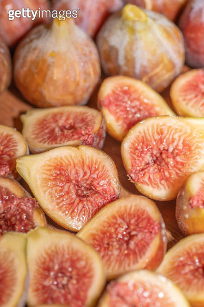 Closeup of figs to be boiled and made into preserves. 이미지 (1503360851 ...