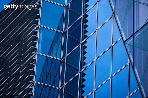 Complex window facade on office 이미지 (1500293515) - 게티이미지뱅크