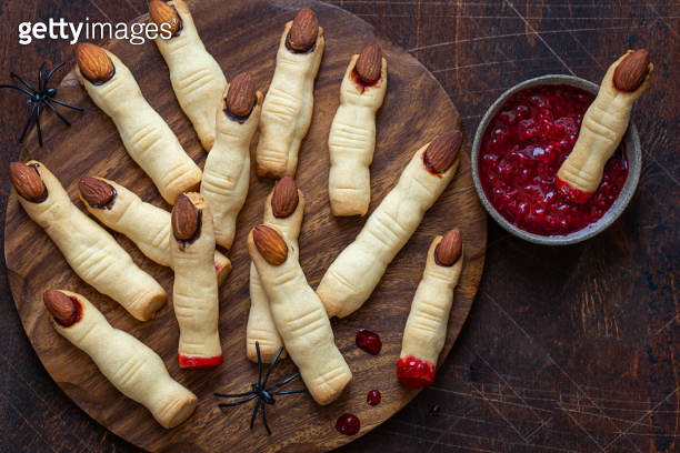 Witch fingers cookies for Halloween party 이미지 (1718149378) - 게티이미지뱅크
