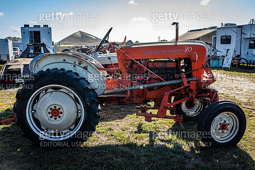 1958 Ford 601 Workmaster Tractor 이미지 (1472278118) - 게티이미지뱅크