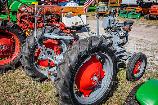 1947 Gibson Model D Garden Tractor 이미지 (1470986662) - 게티이미지뱅크