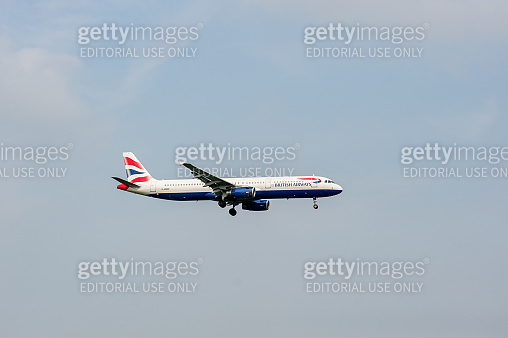 British Airways Airlines Airbus A321 G-MEDF landing in London Heathrow ...