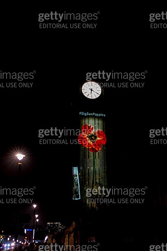 Elizabeth tower with poppy projection 이미지 (1457713389) - 게티이미지뱅크