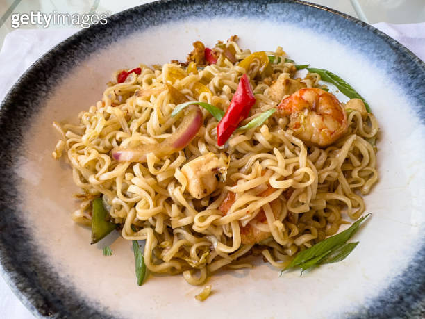 Chinese Yaki mendake noodles with shrimp 이미지 (1556014292) - 게티이미지뱅크