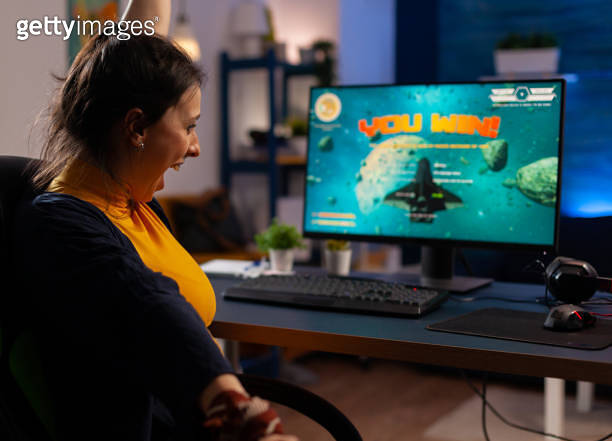 Winner player sitting on gaming chair at desk (1811450400) - 게티이미지뱅크