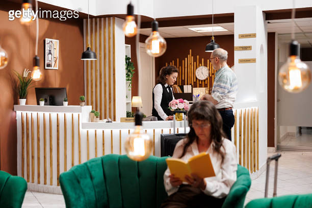 Elderly guests waiting in hotel lobby 이미지 (1680583853) - 게티이미지뱅크