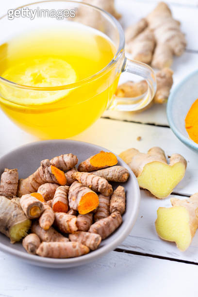 Curcuma longa and ginger, powder, rhizomes and tea. Complementary ...