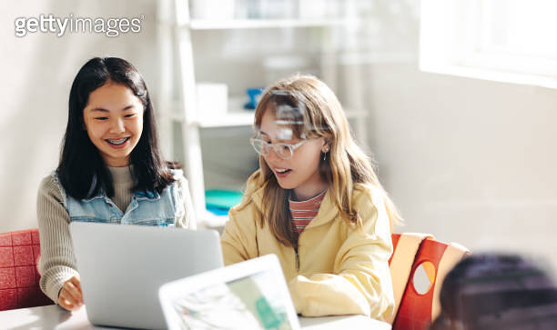 Girls enjoy participating in a computer science lesson as a pair 이미지 ...