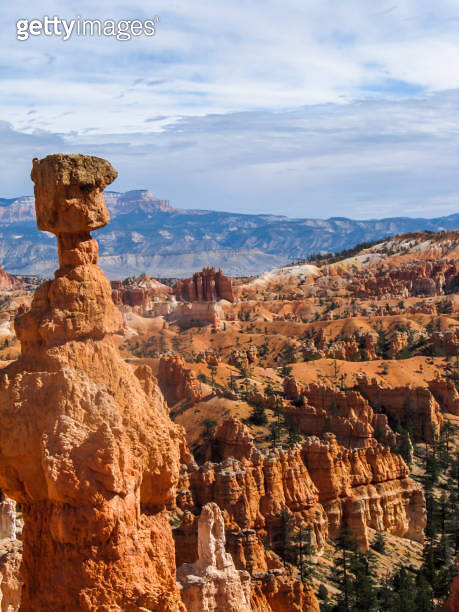 Thors Hammer, one of the famous hoodoos of Bryce Canyon, against the ...