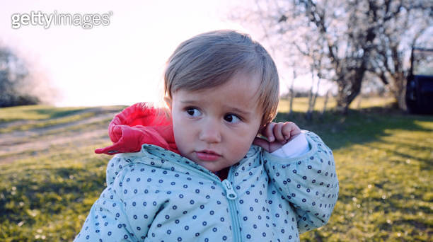 Gen Alpha baby girl becomes a nature lover. First steps. 이미지 ...