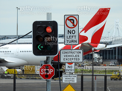 Qantas Road Signs 이미지 (1827489701) - 게티이미지뱅크