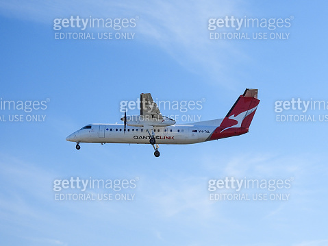 Qantas Dash 8-300 Landing 이미지 (1618250662) - 게티이미지뱅크