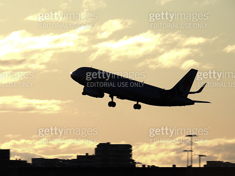 Jetstar A320 Sunset Takeoff 이미지 (1635368624) - 게티이미지뱅크