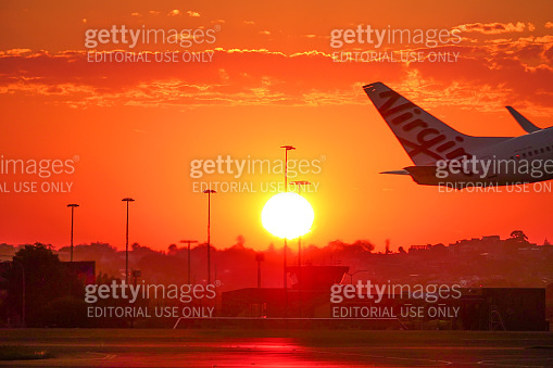 Virgin B737 Sunset Tail (1712499677) - 게티이미지뱅크