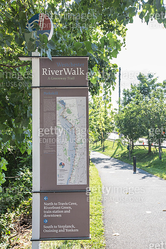 The sign of RiverWalk Green Trail at Charles Point Park 이미지 (1609625259 ...