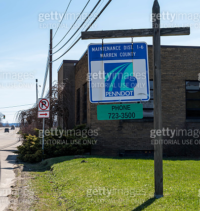 A sign outside of a Penndot building in Pennsylvania, USA 이미지 ...