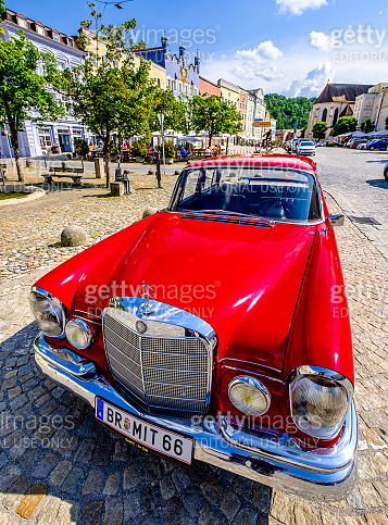 old Mercedes Benz at an old town 이미지 (1642664966) - 게티이미지뱅크