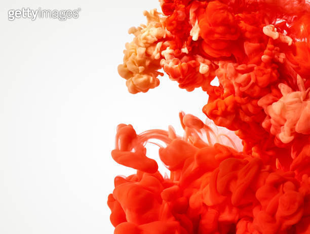 Splash of flowing red paint isolated on grey background 이미지 (1674140961 ...