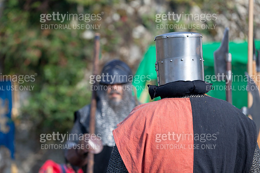 Knights facing each other during a duel 이미지 (1473920146) - 게티이미지뱅크