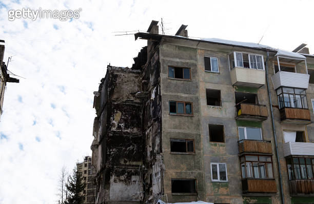 The ruins of a five-story building after the explosion and fire ...