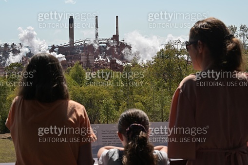 Australian family looking at Yarwun Alumina Refinery Rio Tinto ...