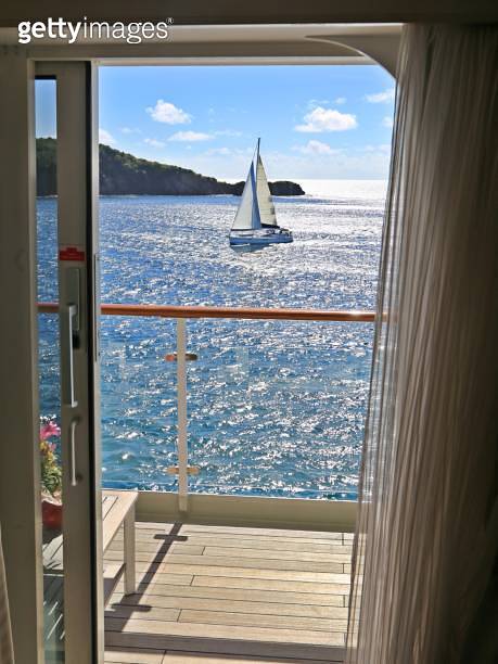 Inside looking out 이미지 (1744991013) - 게티이미지뱅크