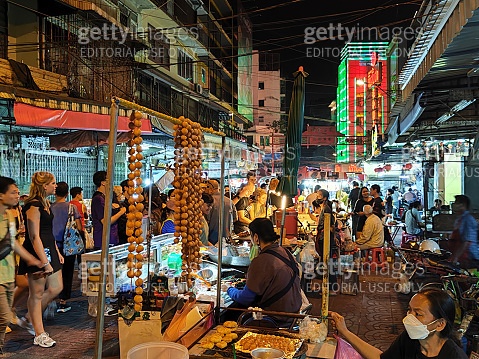 Crowd at Yaowarat road night market, Chinatown, Bangkok, Thailand 이미지 (1475184575) - 게티이미지뱅크