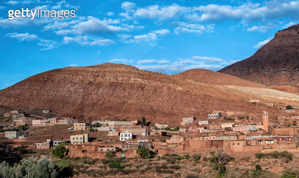 Atlas Mountain landscape in Morocco, rural village, Quarzazate area 이미지 ...