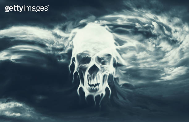 Scary skull-shaped clouds in the sky 이미지 (1757877616) - 게티이미지뱅크