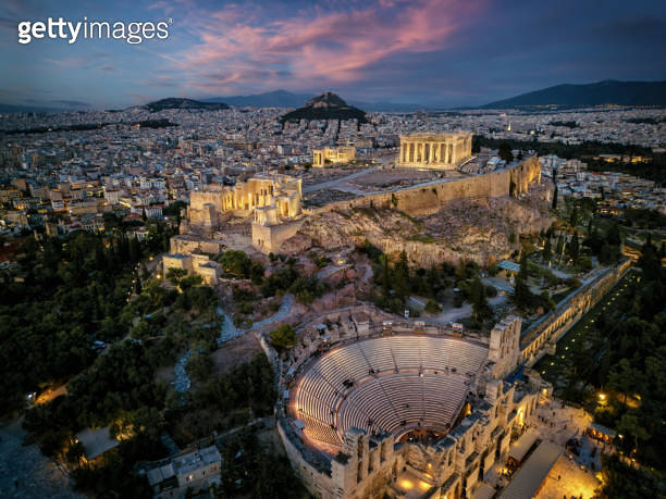 Aerial view of illuminated, ancient ruins at the Acropolis of Athens 이미지 (1790954048) - 게티이미지뱅크