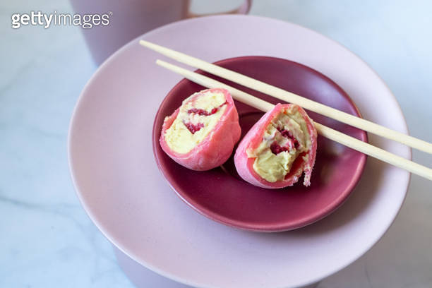 Pink mochi dessert with cream filling and berry. Cut 이미지 (1818682289 ...