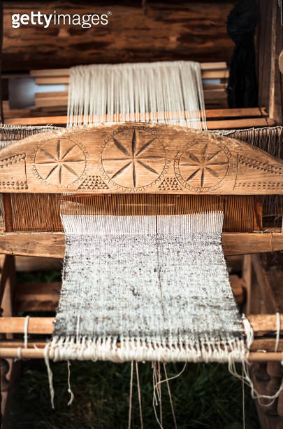 An old hand-weaving vintage wooden loom 이미지 (1468877544) - 게티이미지뱅크