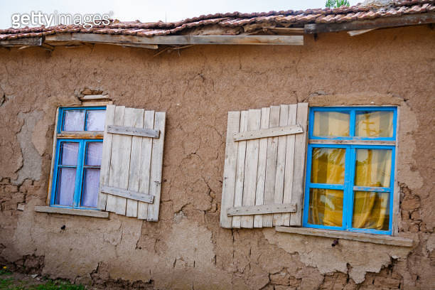 Old Mud House Window 이미지 (1745037791) - 게티이미지뱅크