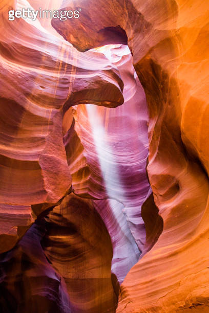 Light beams at Upper Antelope Canyon in the Navajo Reservation Page ...