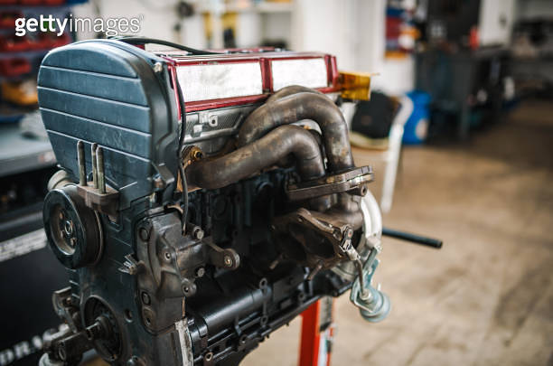 Car engine outside the car. Auto repair shop concept. 이미지 (1772485701 ...