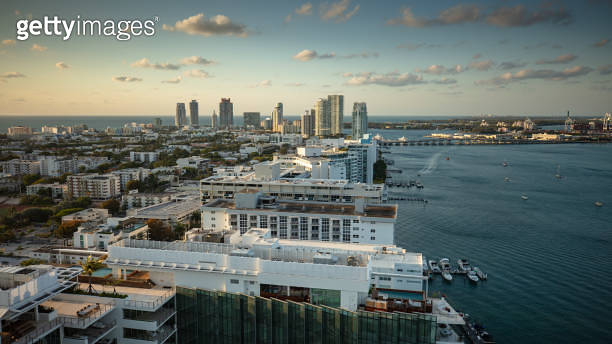 Sun Rising Over Miami Beach and Biscayne Bay 이미지 (1414276285) - 게티이미지뱅크