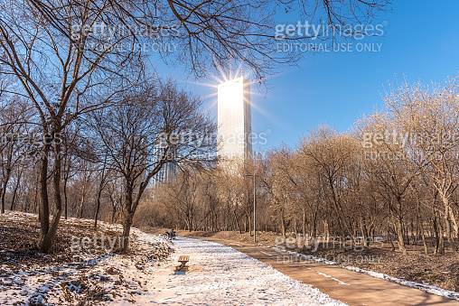 63 Square building skyscraper on Yeouido island in Seoul, South Korea ...