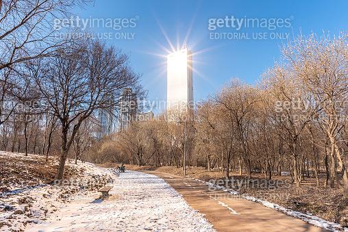 63 Square building skyscraper on Yeouido island in Seoul, South Korea ...