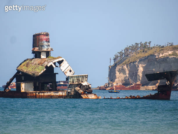 Shipwreck Beach In Panguila In Angola (1816679526) - 게티이미지뱅크