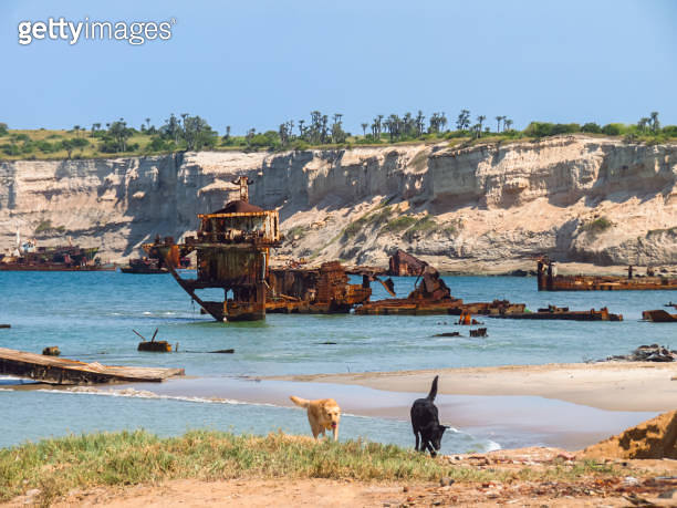 Shipwreck Beach In Panguila In Angola (1816681247) - 게티이미지뱅크