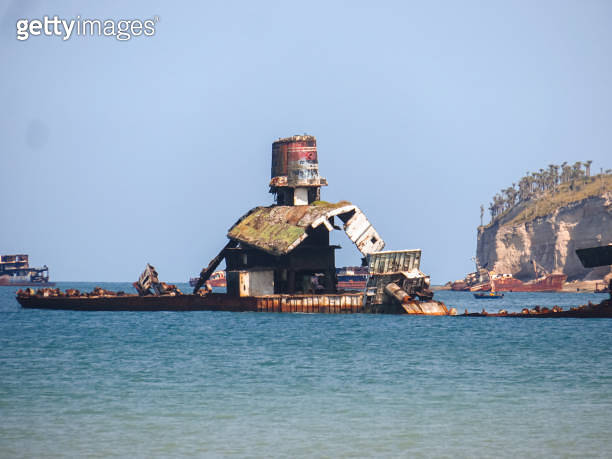 Shipwreck Beach In Panguila In Angola (1816685284) - 게티이미지뱅크