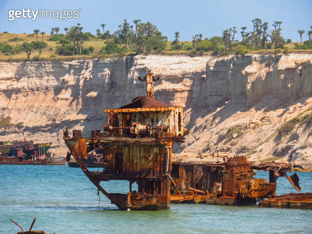 Shipwreck Beach In Panguila In Angola (1816687689) - 게티이미지뱅크