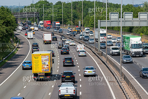 Heavy traffic on the busiest British motorway M25. 이미지 (1504657468 ...