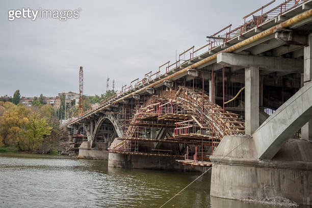 Monolithic formwork and scaffolding on the construction of a bridge 이미지 ...