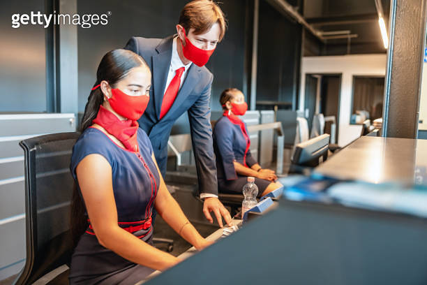 Woman On Check-In Counter Working WIth Her Male Colleague 이미지 ...