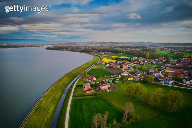 Aerial view of the Ptuj lake 이미지 (1698550694) - 게티이미지뱅크