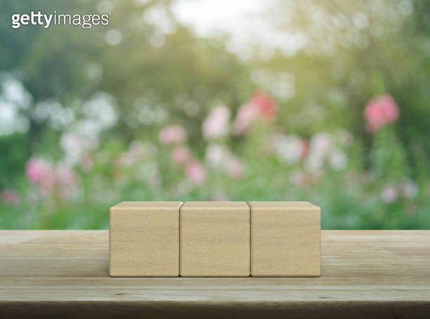 Three block cubes on wooden table 이미지 (1489621691) - 게티이미지뱅크
