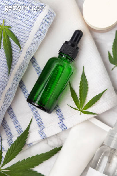 Green glass dropper bottle near green cannabis leaves top view, CBD cosmetic mockup 이미지 ...