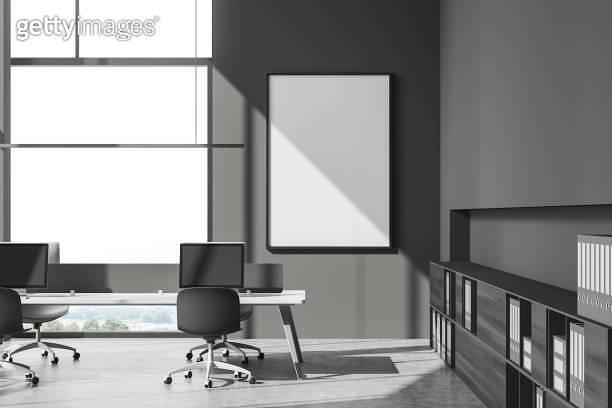 Computer table and poster in gray office 이미지 (1482802687) - 게티이미지뱅크