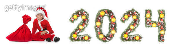 Santa Claus holds sack and 2024 number (1776655550) 아이콘, 무료 아이콘 - 게티이미지뱅크